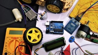 Arduino UNO and Basic Electronics - Complete beginner course - LiveTalent.org